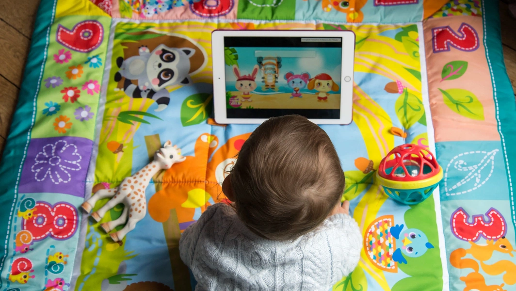 Study links infancy and school-age screen use to poorer cognition