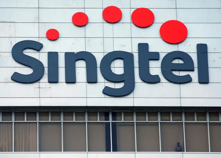S$6.82m pay packet marks 17pc cut for Singtel chief after outage ...