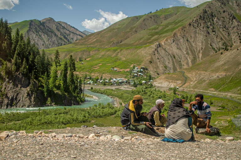 Pakistan vows to 'chop off hand' that stops its water in dig at India