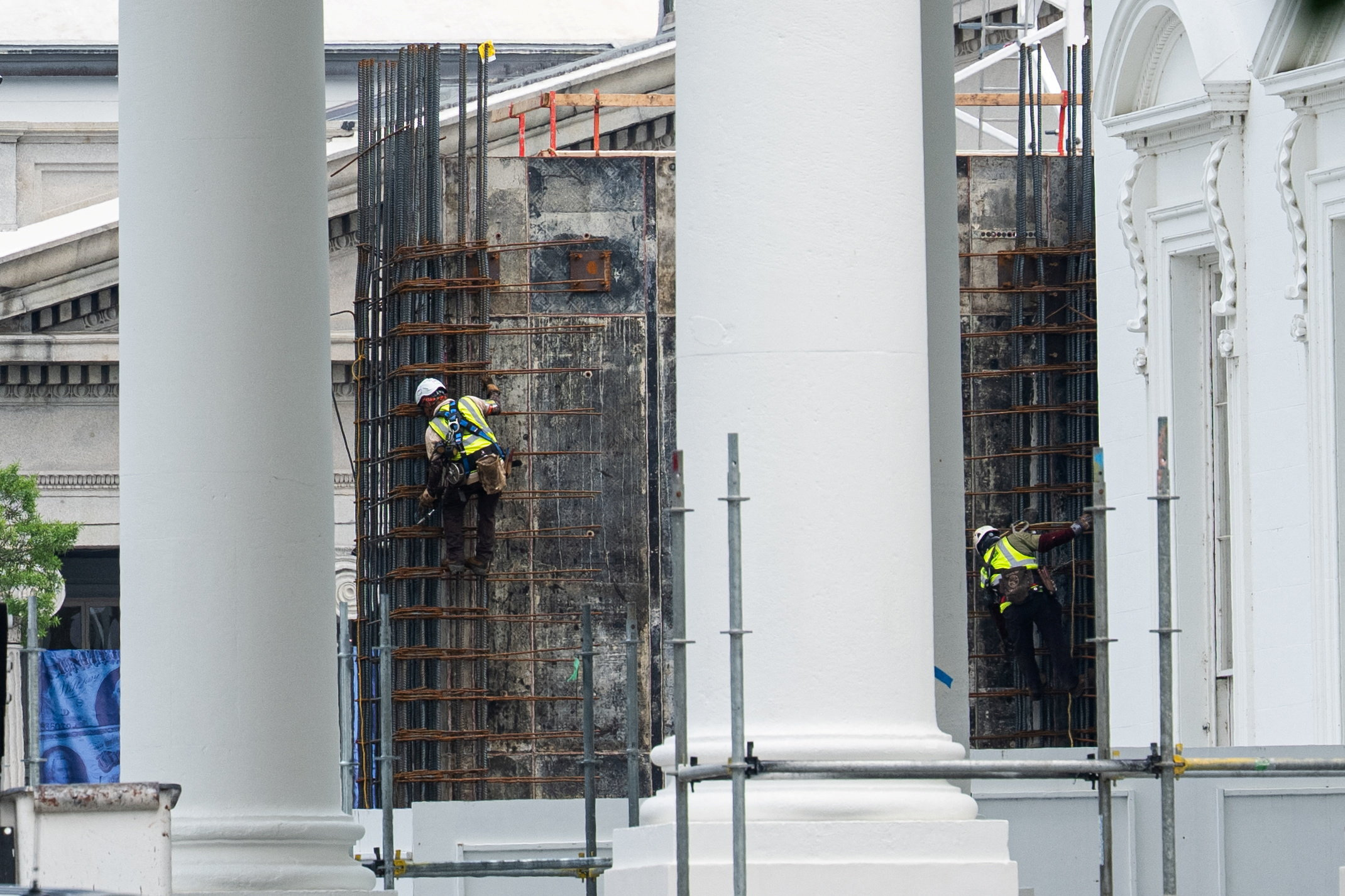 Trump is using a $500M no-bid contract to build his White House ballroom