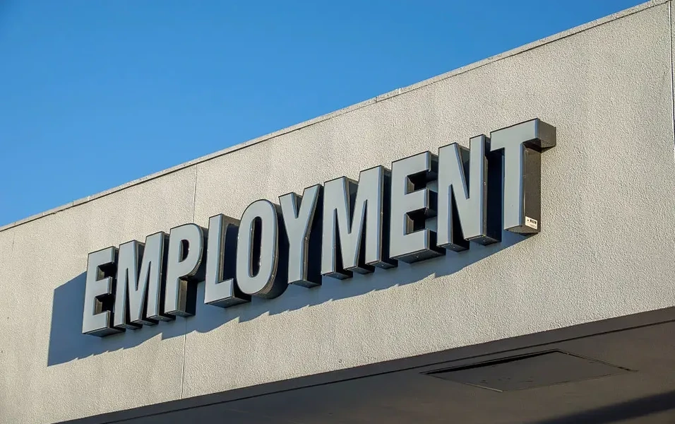 Summer job market splits as hiring surges in Phoenix but stalls in ...