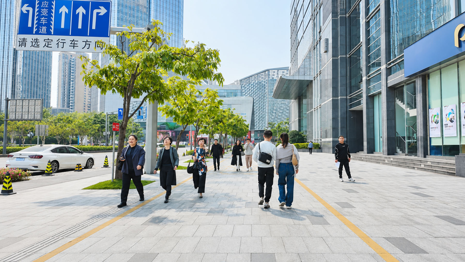 This everyday sidewalk reveals the order of a busy city district