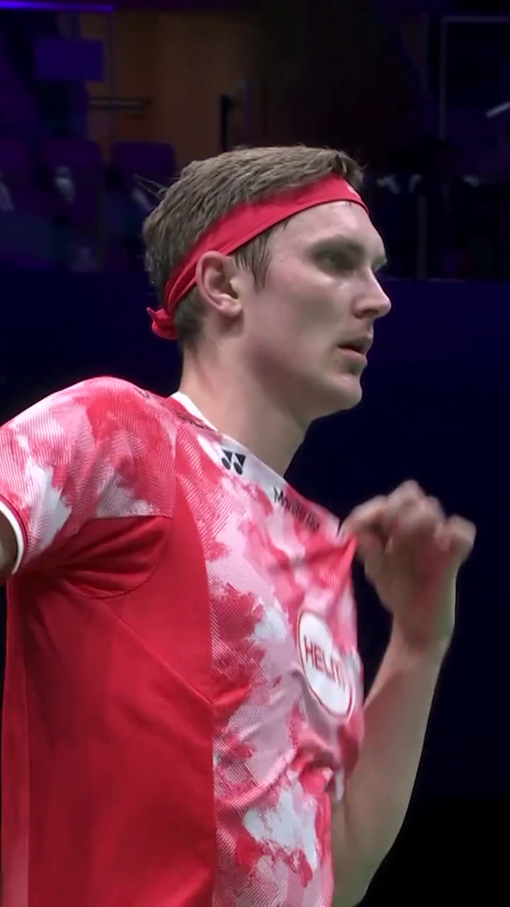 Viktor Axelsen's impressive backhand smash is pure power