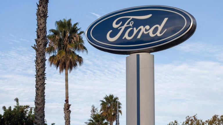 Ford's $30,000 EV pickup prototype spotted days after Slate Auto reveal ...