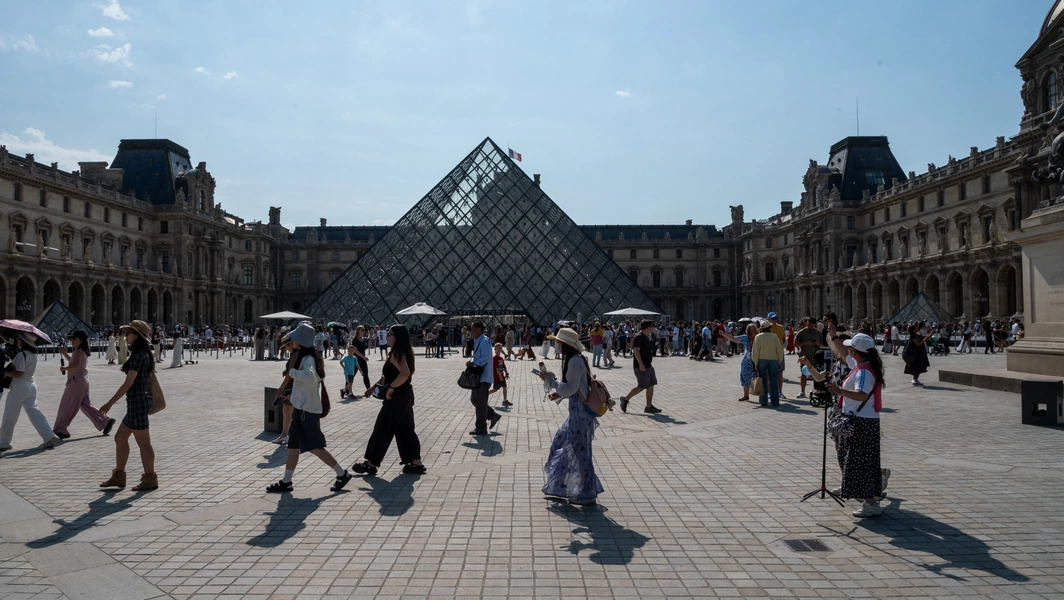12 key moments and treasures of the Louvre Museum