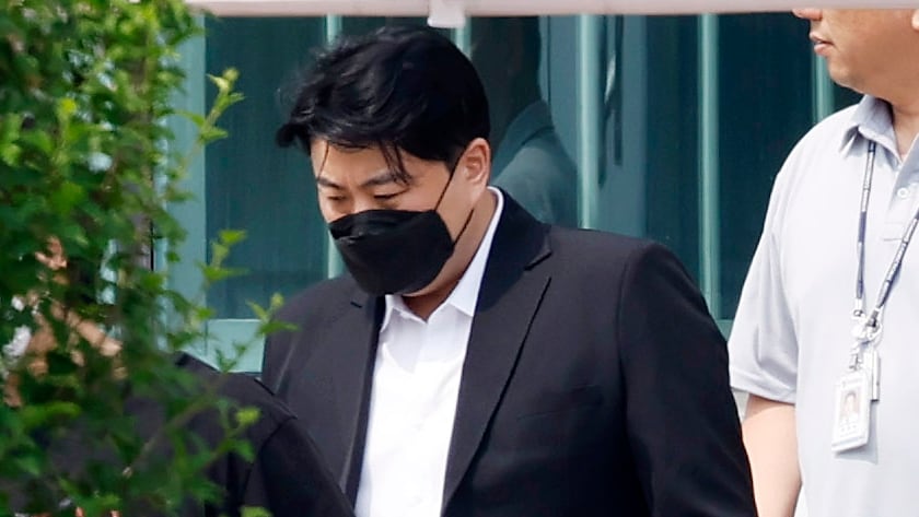 Drunk-driving singer Kim Ho-joong paroled early