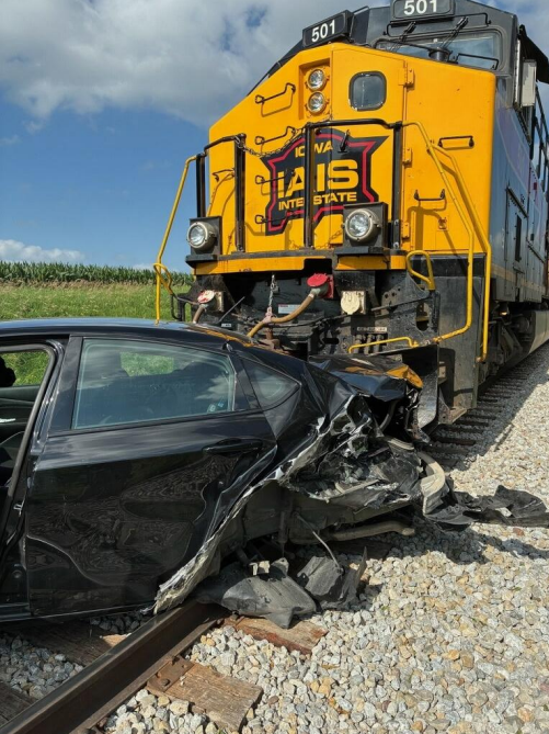 authorities-investigating-crash-between-train-and-car-in-jasper-county