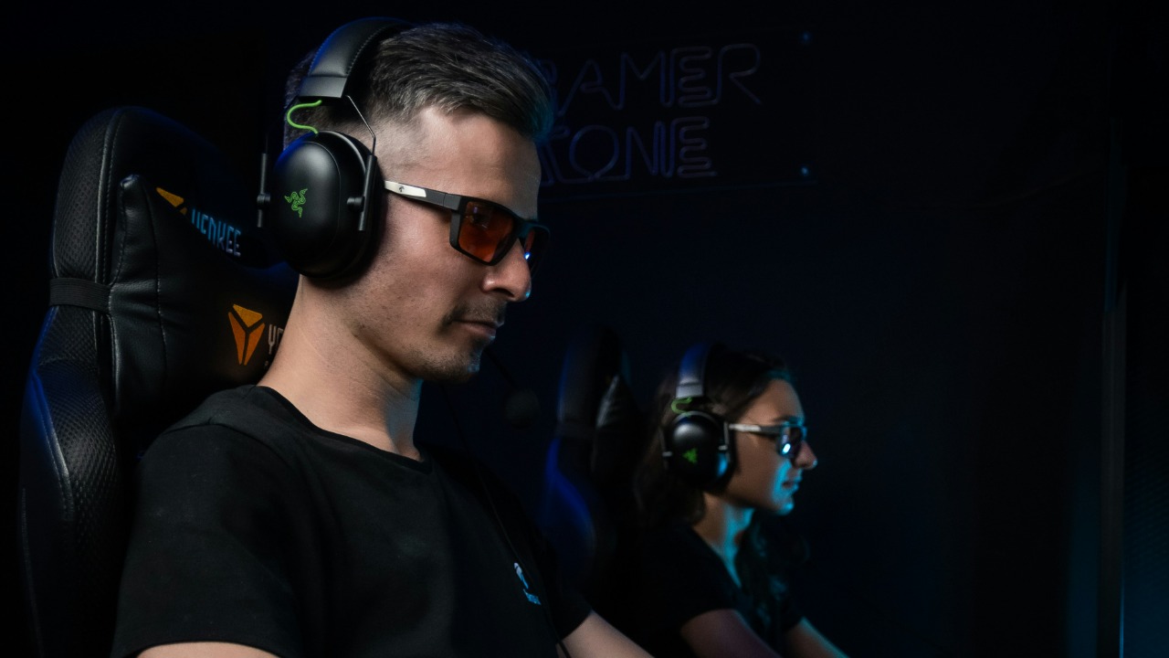 A new pair of gaming glasses puts a 171-inch screen in front of your eyes