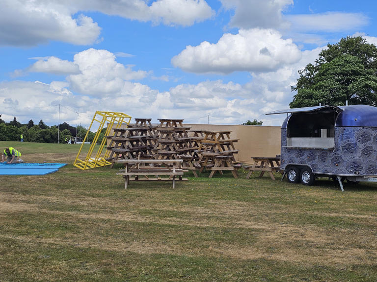 19 first-look pictures behind the scenes at Roundhay Festival - as ...