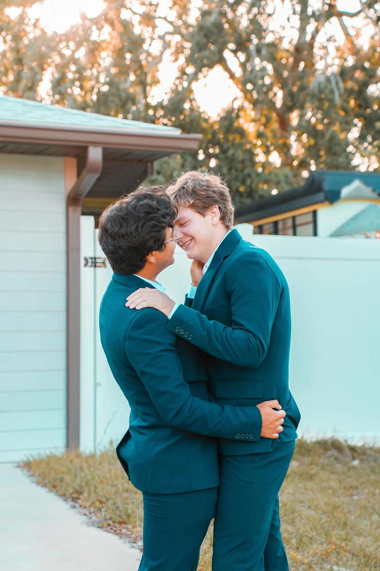 High school sweethearts reenact cafeteria moment at their wedding ...