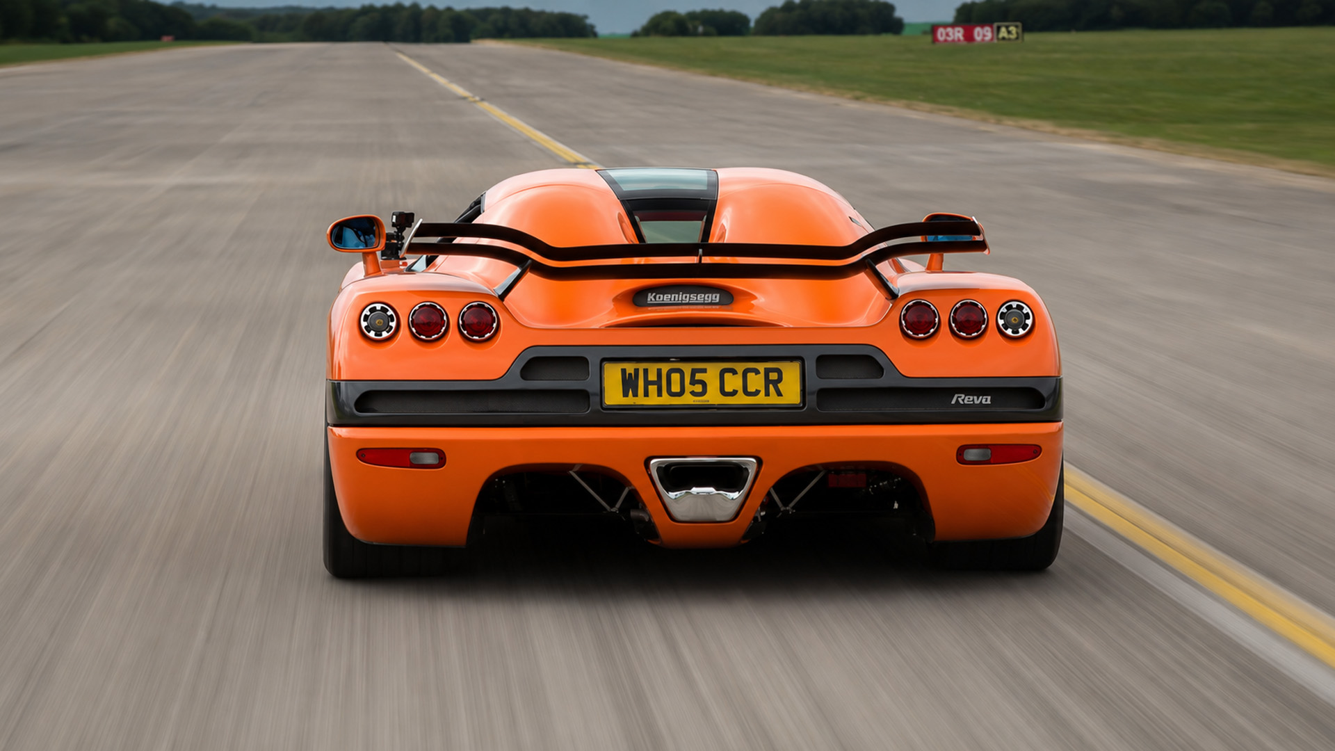 Rare Koenigsegg CCR Evo Accelerates Hard on Straight Line