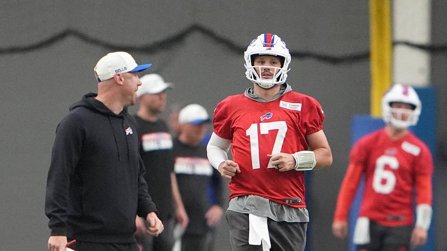 DJ Moore's history indicates 'smooth' summer ahead for Bills' new WR1 ...