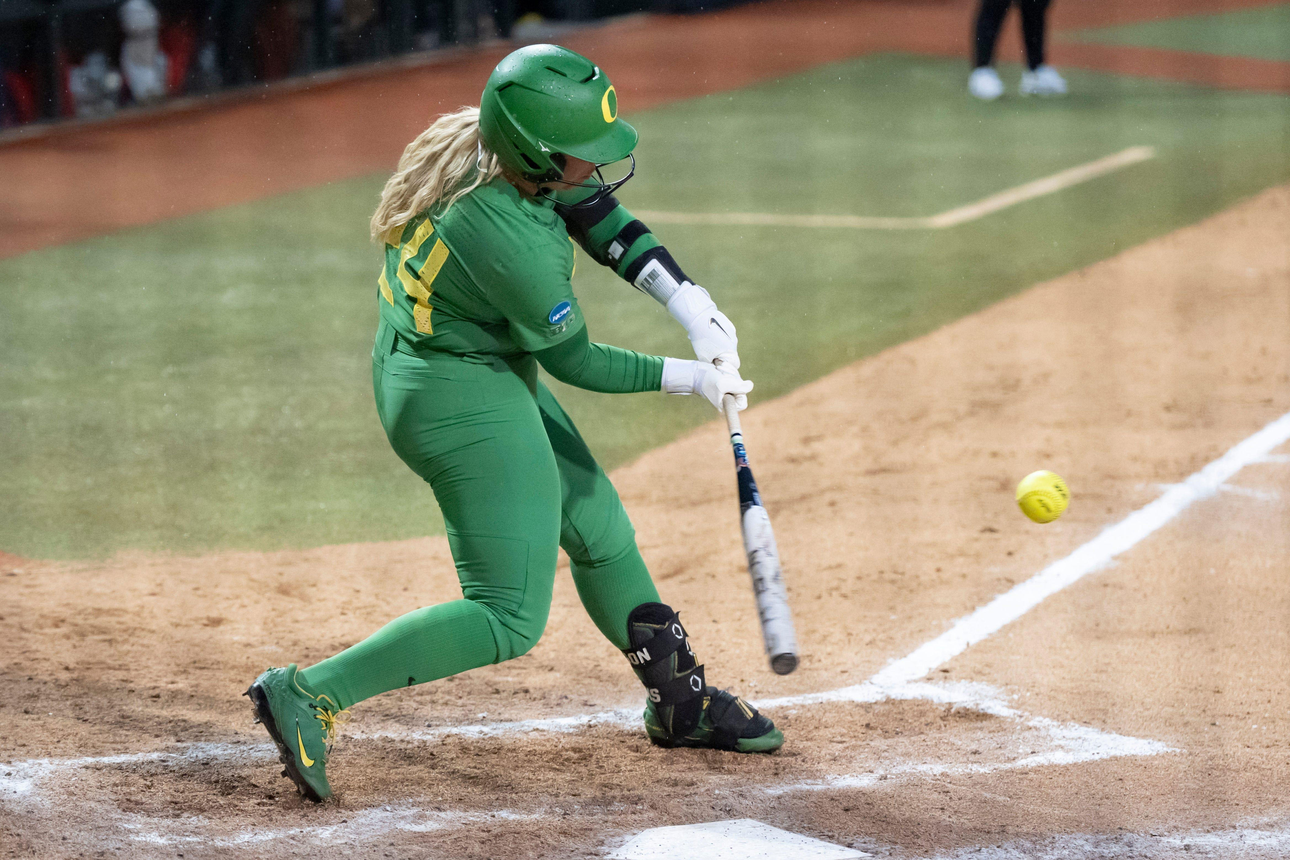 Oregon Ducks softball: Women’s College World Series batting comparison