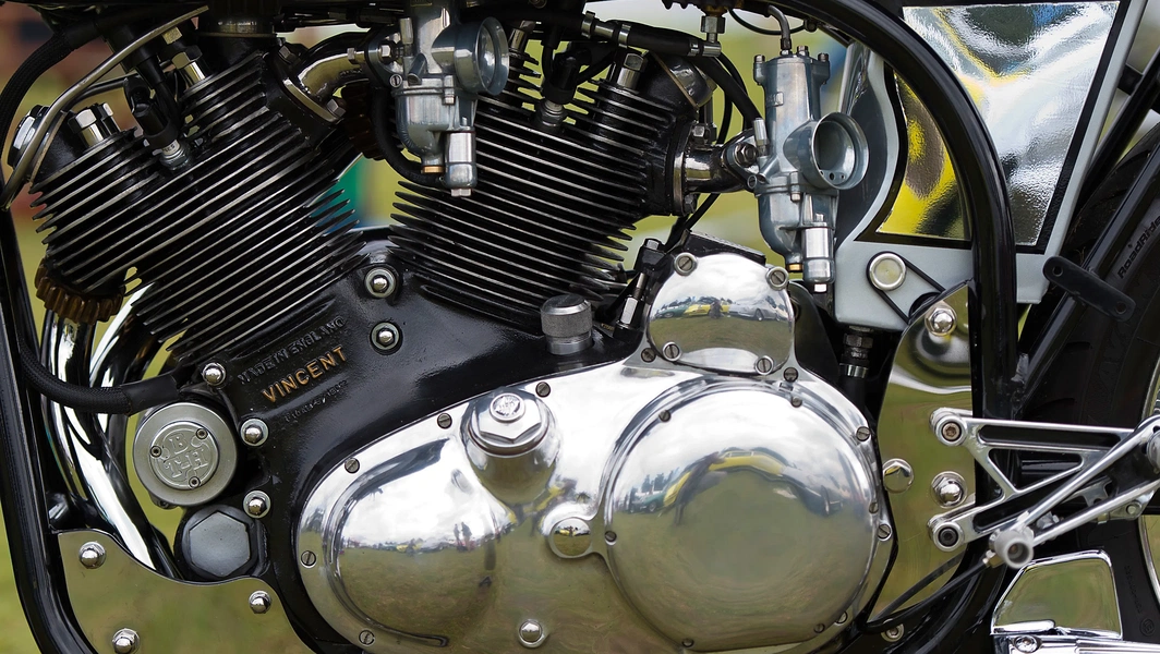 Functional miniature engine kits for enthusiasts