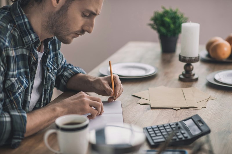 'It costs me $7,820 a year to come back': Remote worker adds up the ...