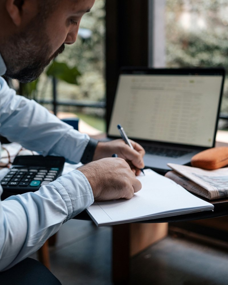 'It costs me $7,820 a year to come back': Remote worker adds up the ...