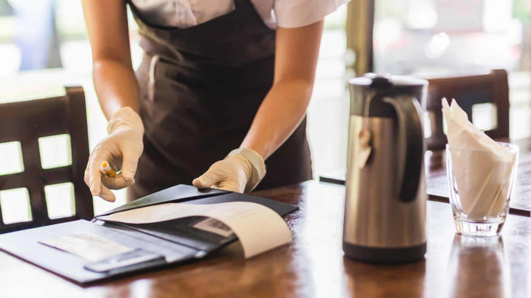 “If you can’t afford to tip, you can’t afford to dine out”: Restaurant ...