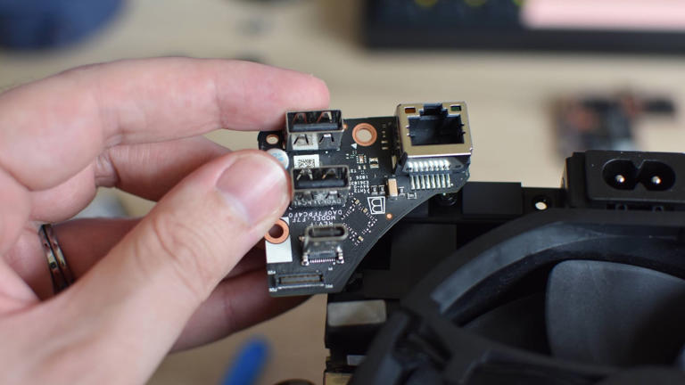 Disassembling the Steam Machine suggests Valve are protecting its ...