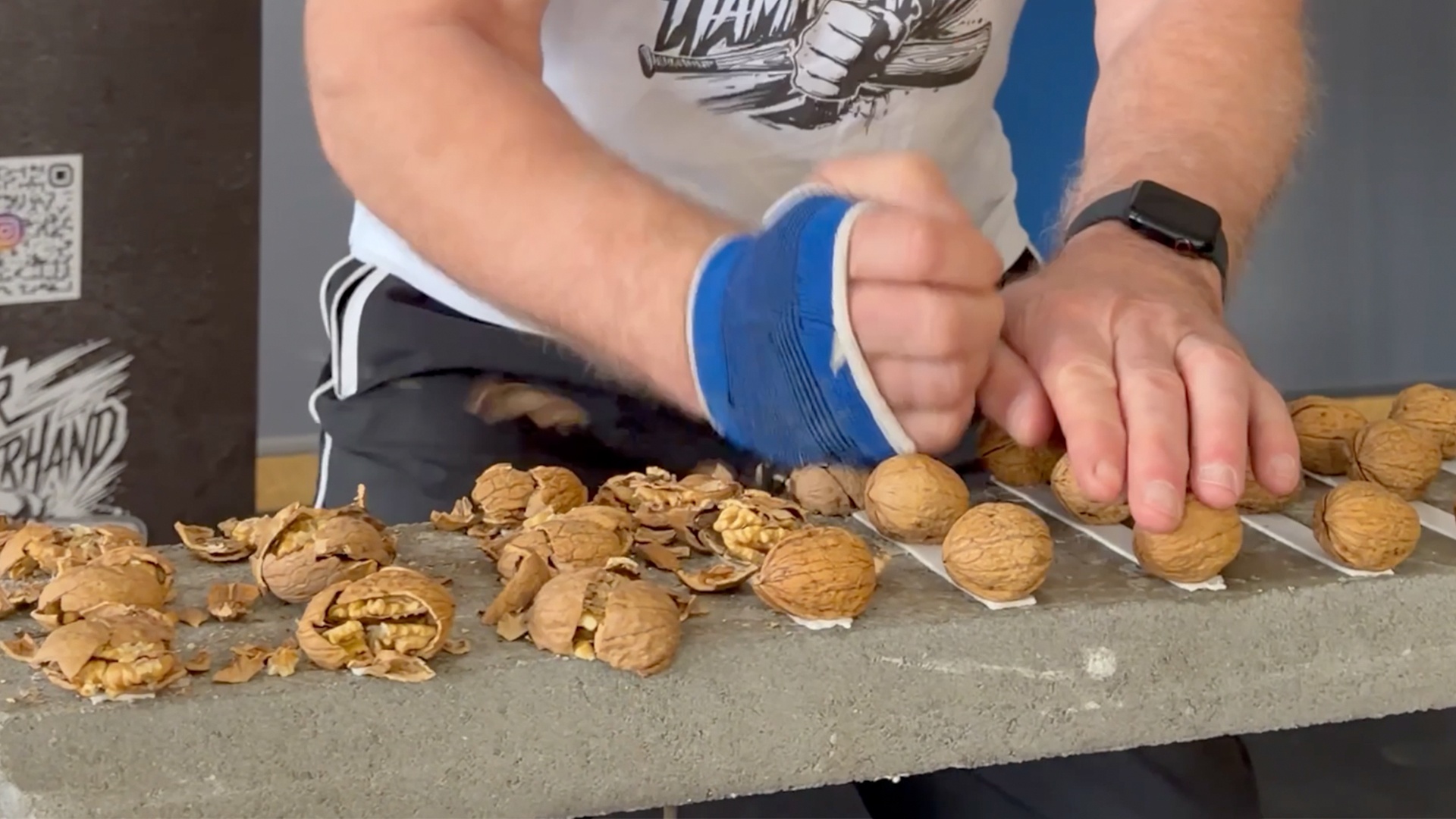 Most walnuts smashed with one hand in one minute (blindfolded) - 224 by ...
