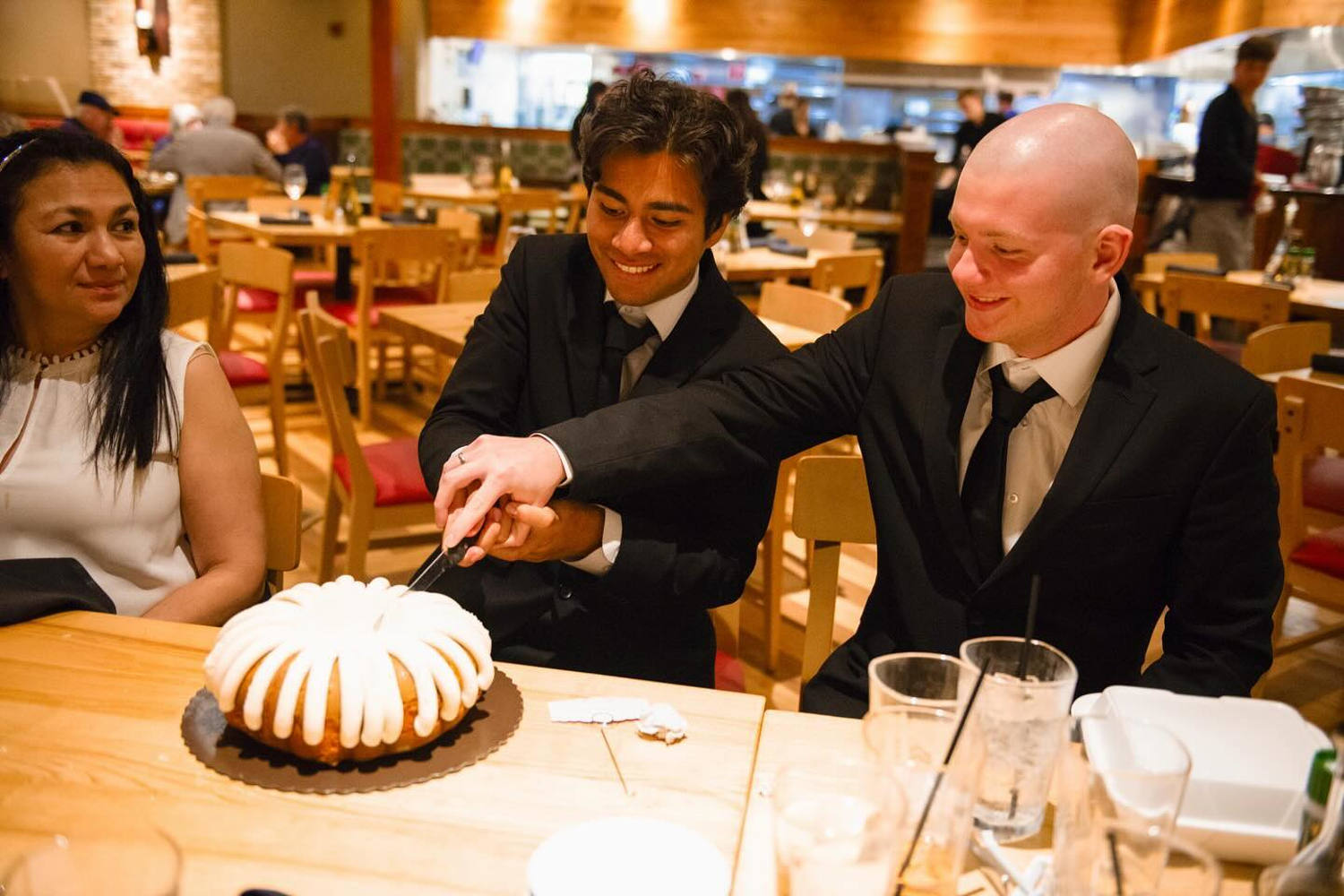 High school sweethearts reenact cafeteria moment at their wedding ...