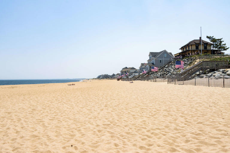 North Shore beach closures could lift in time for heatwave, July 4th ...
