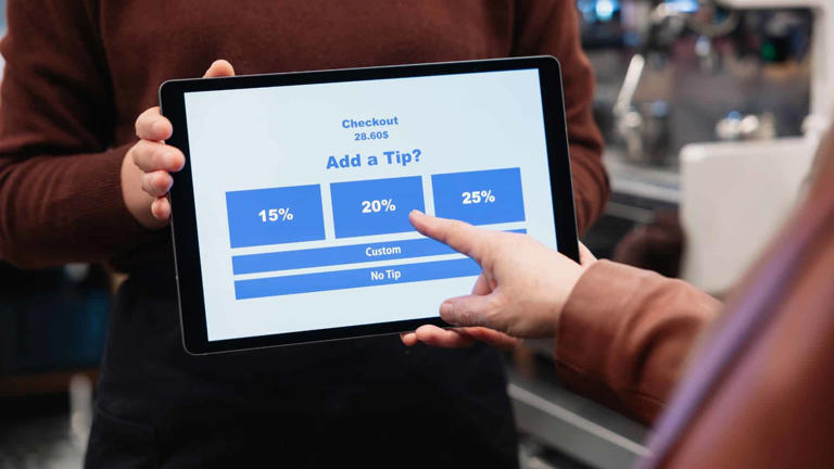 “If you can’t afford to tip, you can’t afford to dine out”: Restaurant ...