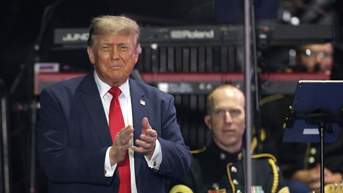 Did he use a staple gun?': Trump's state fair decor ripped to shreds ...