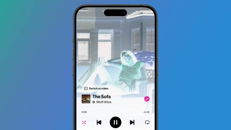 How to enable a light mode appearance on Spotify using smartphone settings