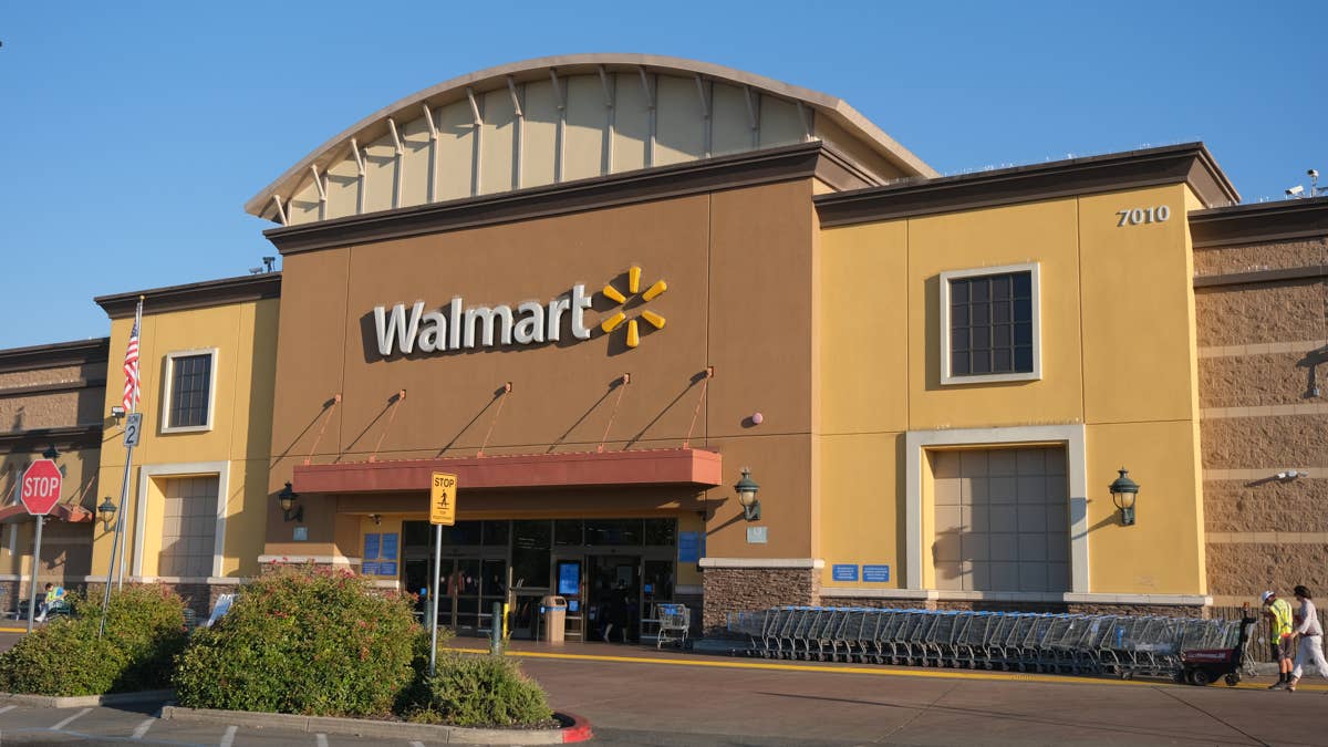Walmart has a 2-in-1 laptop and tablet on sale for just $101 ahead of ...