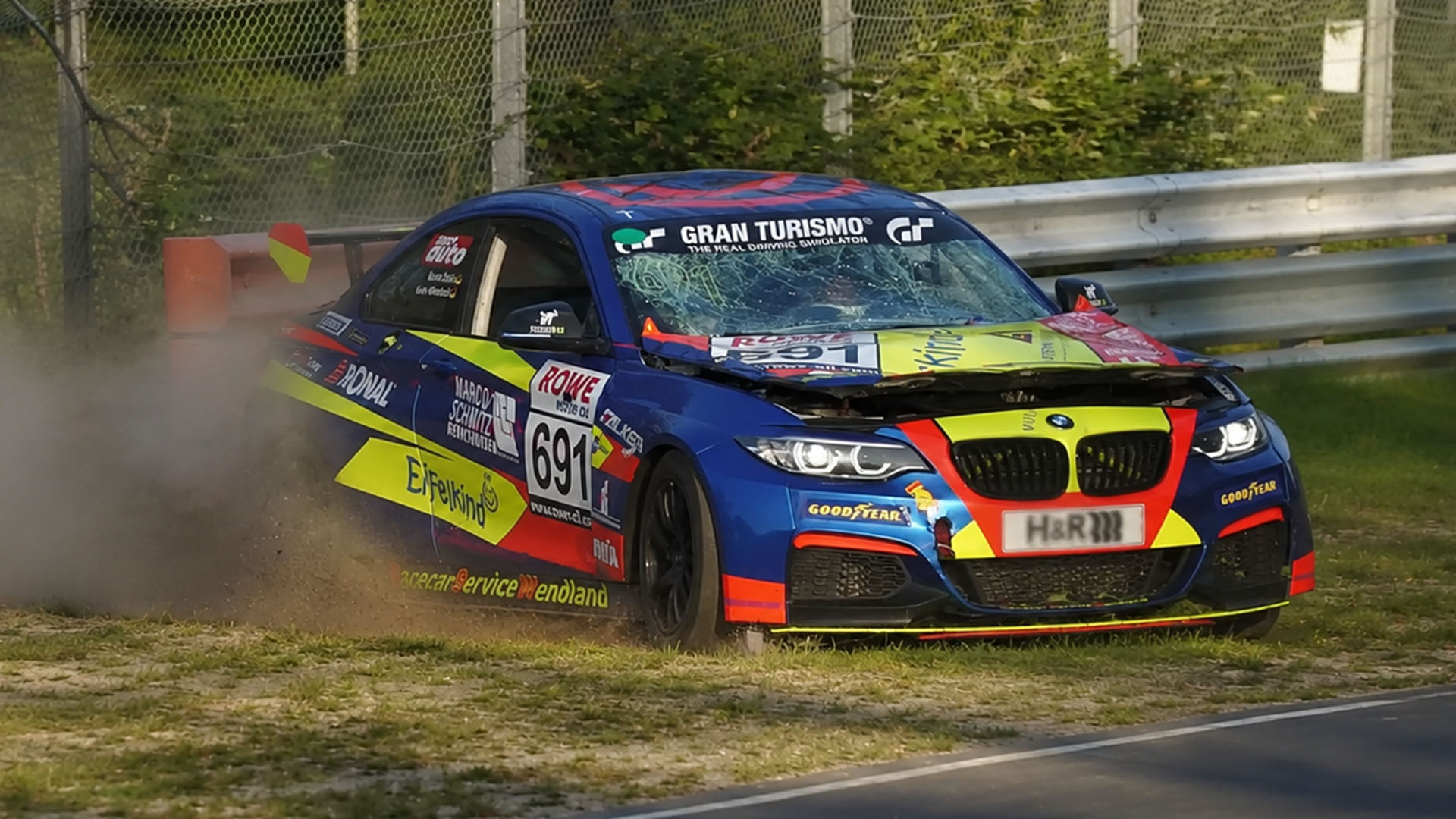 Split second recovery saves BMW from heavy impact at Nordschleife corner