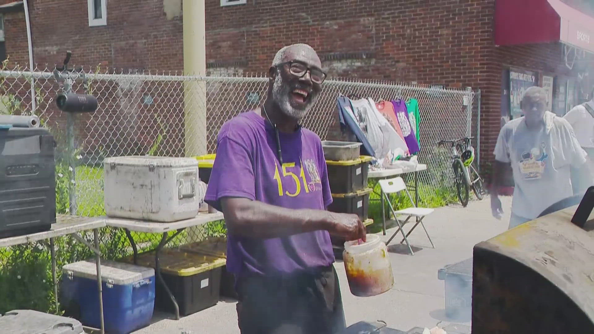 Louisville's 'Fruit Loop' feeds the community despite triple-digit heat