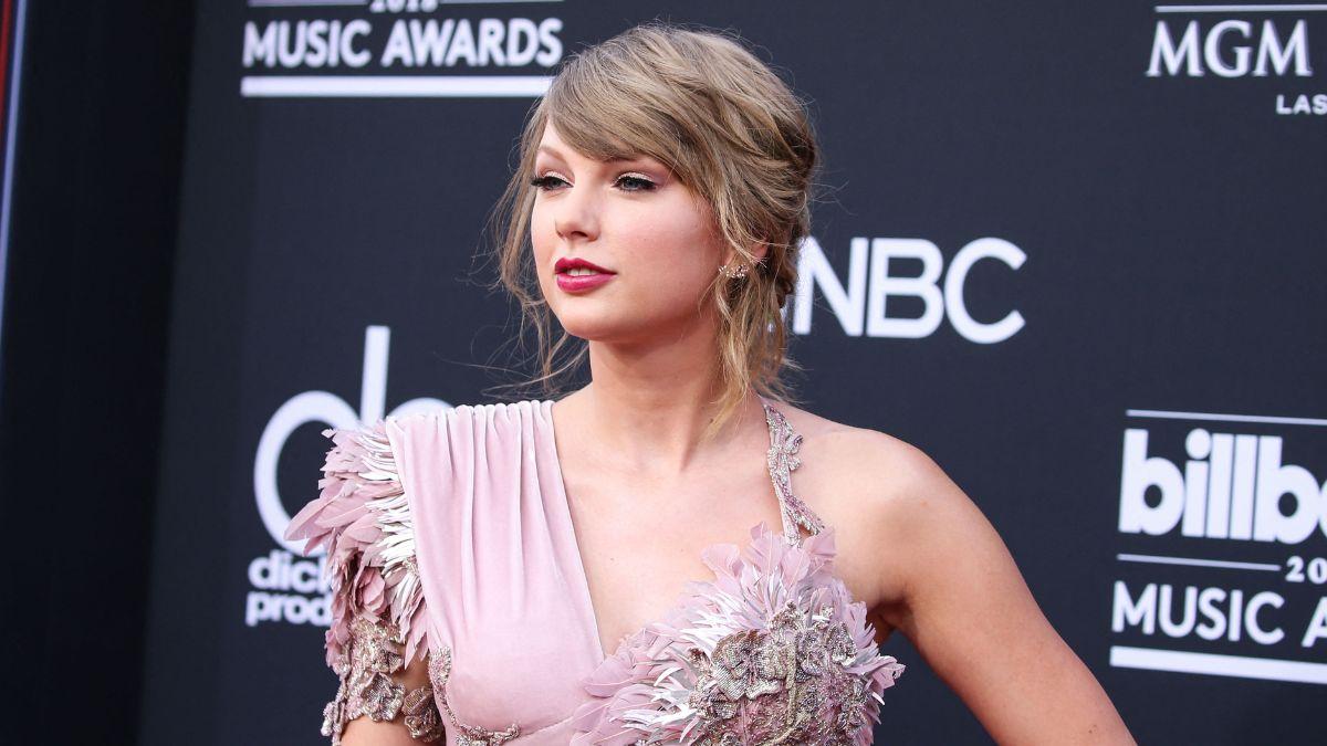Taylor Swift and Travis Kelce wedding: 'Garden party' delivery arrives ...