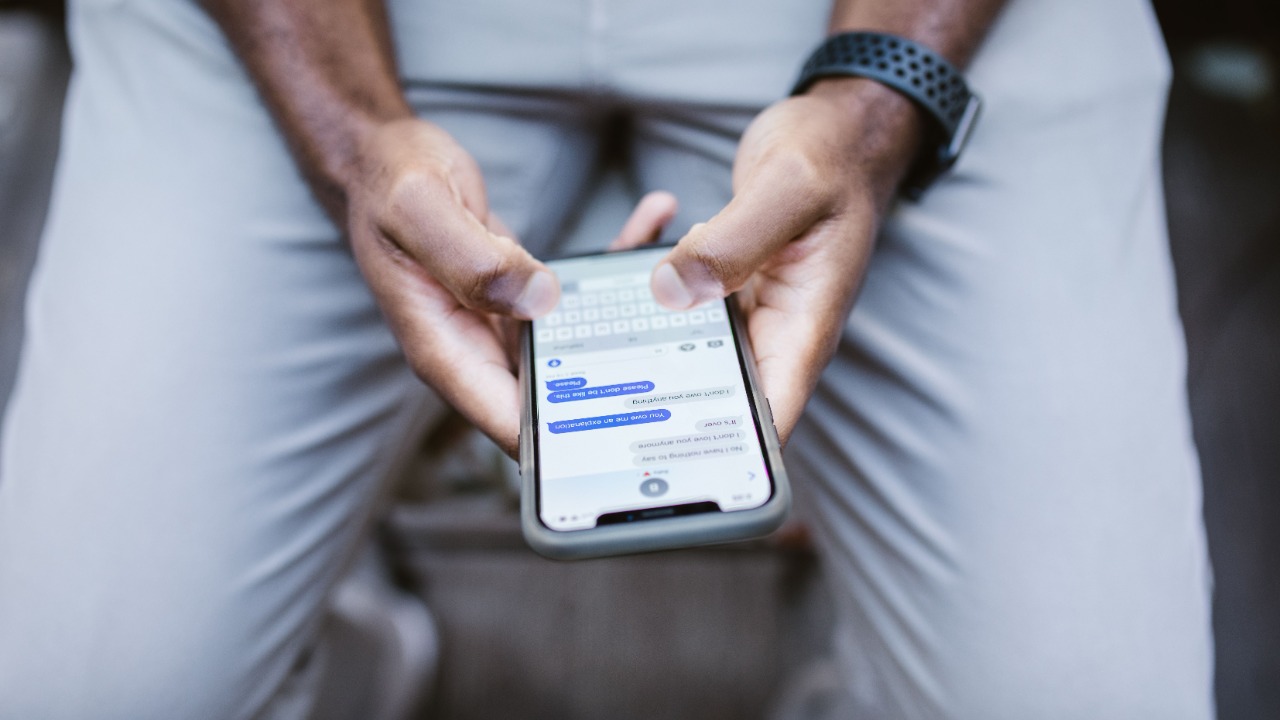 Apple quietly changed iMessage after the FBI told Americans to stop ...