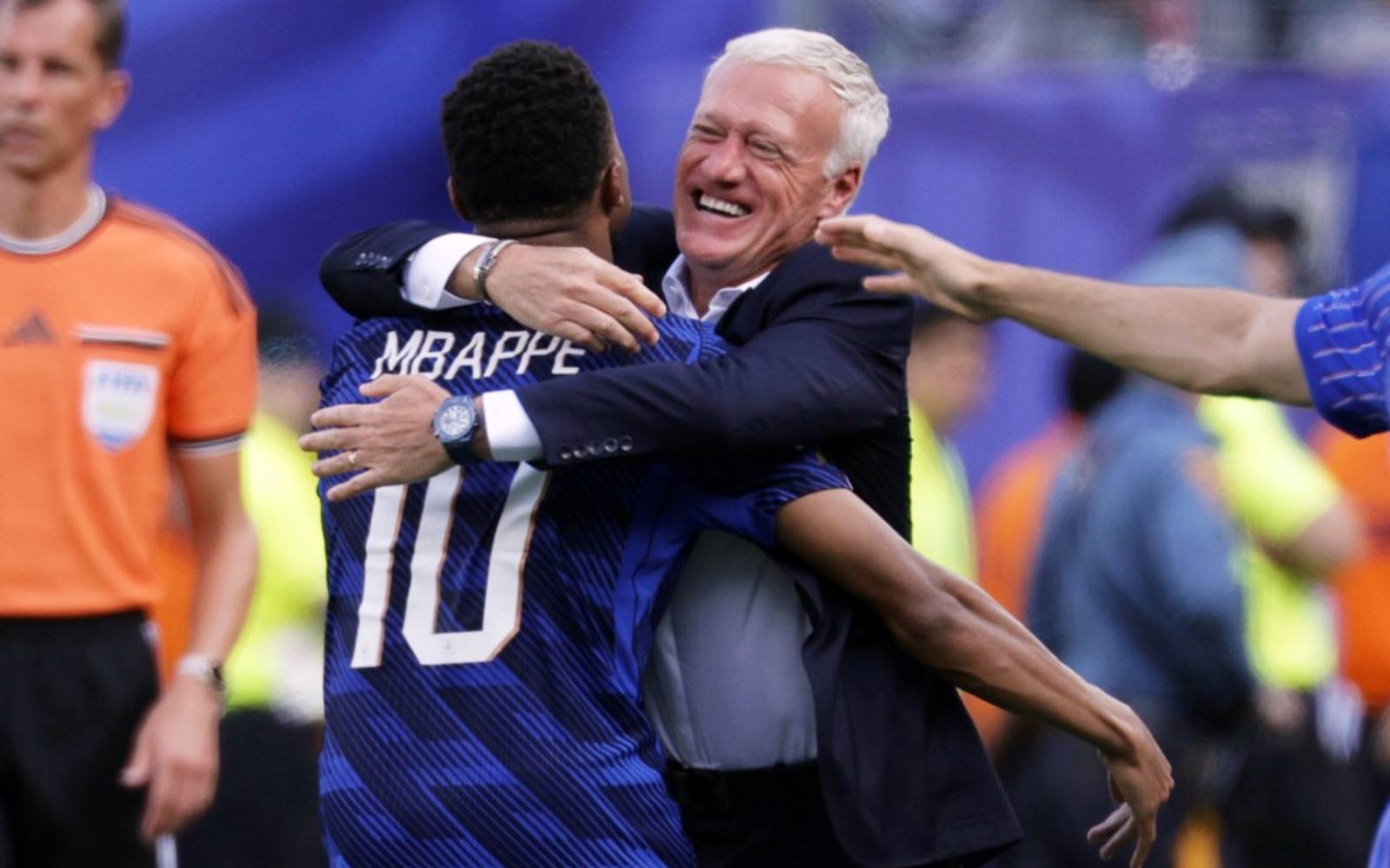 Mbappe hails unity as France rally around Deschamps at World Cup