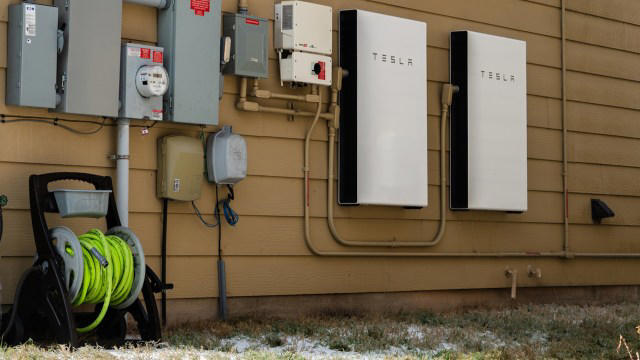 Tesla app code hints heat pumps may soon tap surplus Powerwall power ...
