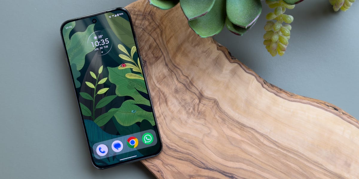 The Motorola Edge (2026) is our new favorite phone for Android fans on ...