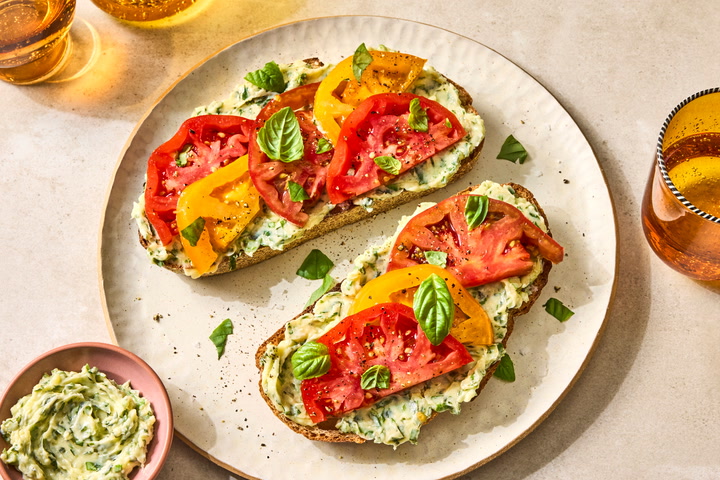 How to make tomato toast with basil butter