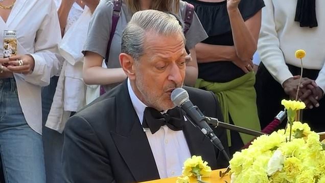 Jeff Goldblum hosts surprise London performance ahead of orchestra show