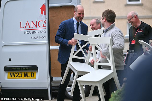Royal Mail? Prince William mucks in at homeless charity by delivering ...