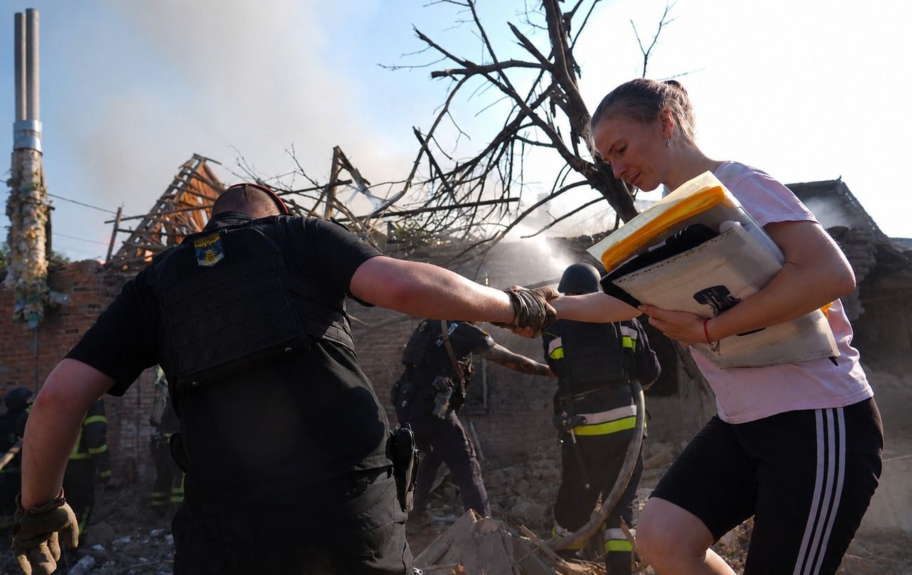 Russia hits Zaporizhzhia with 7 aerial bmbs in 90 mins: Strike on ...