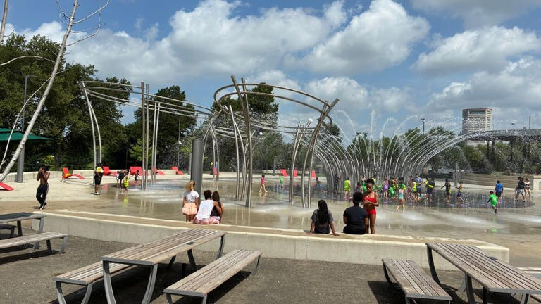 Families turn to water to escape heat wave