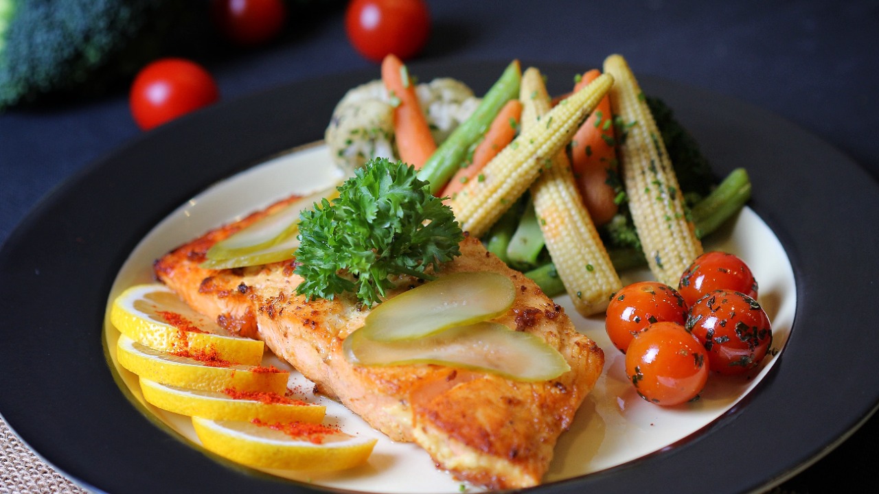 A low-protein “longevity diet” with one added amino acid extended ...