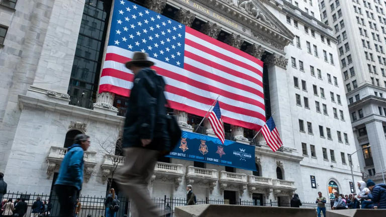 S&P 500, Nasdaq end higher as chipmakers rally, while Dow posts best ...