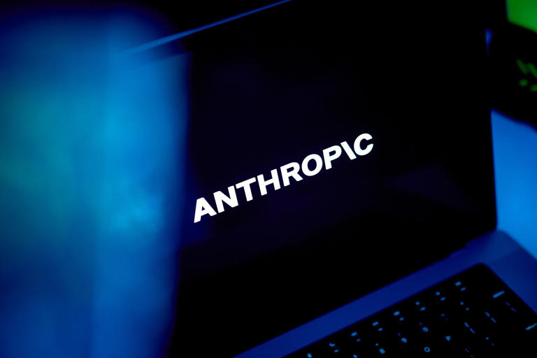 US government lifts restrictions on Anthropic Fable 5 model