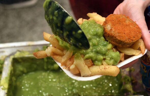 UK fish and chip shops face mushy pea shortage as heatwave sparks crop ...