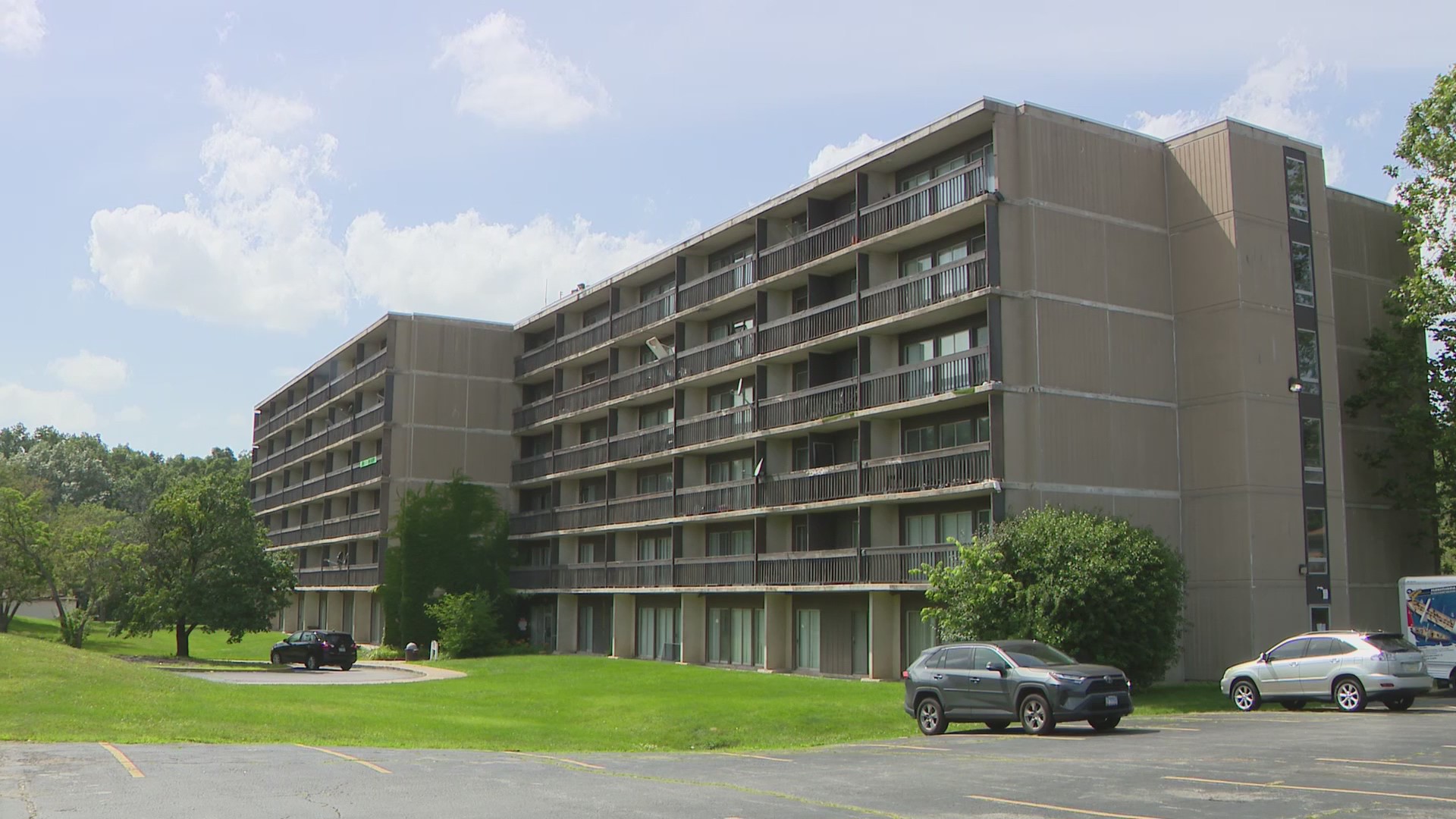 Tenants at Autumn Ridge Apartments in Park Forest suffer through second ...