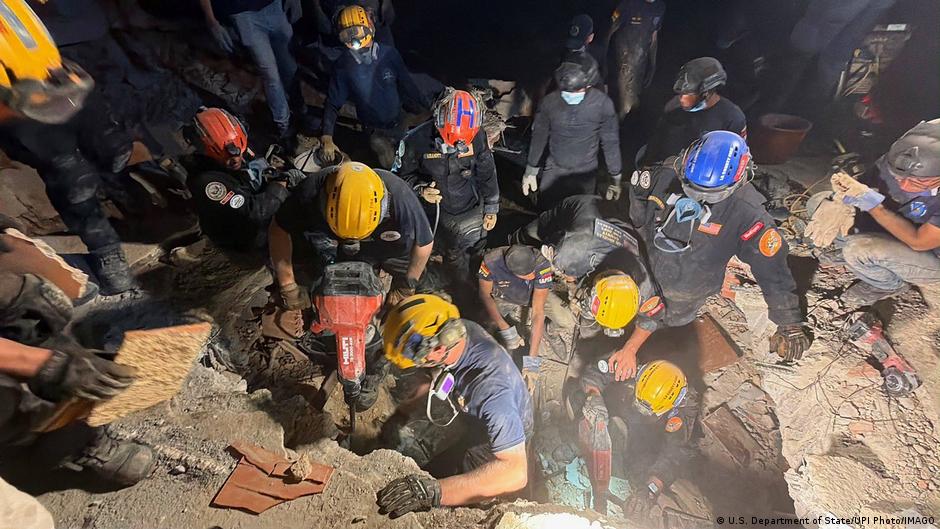 Venezuela: Death toll nears 2,000 as rescue hopes fade