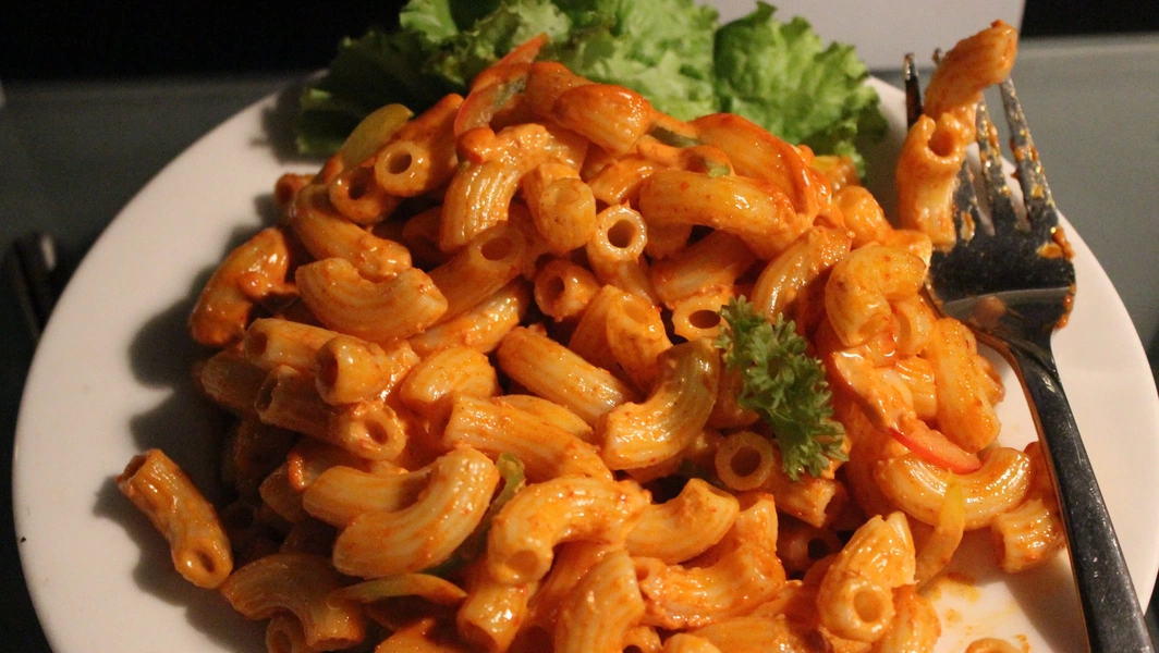 Techniques for making pasta sauce stick