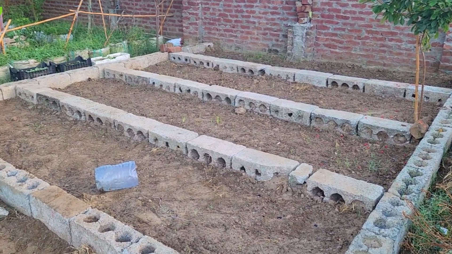 Easy raised garden bed project: Using cinder blocks