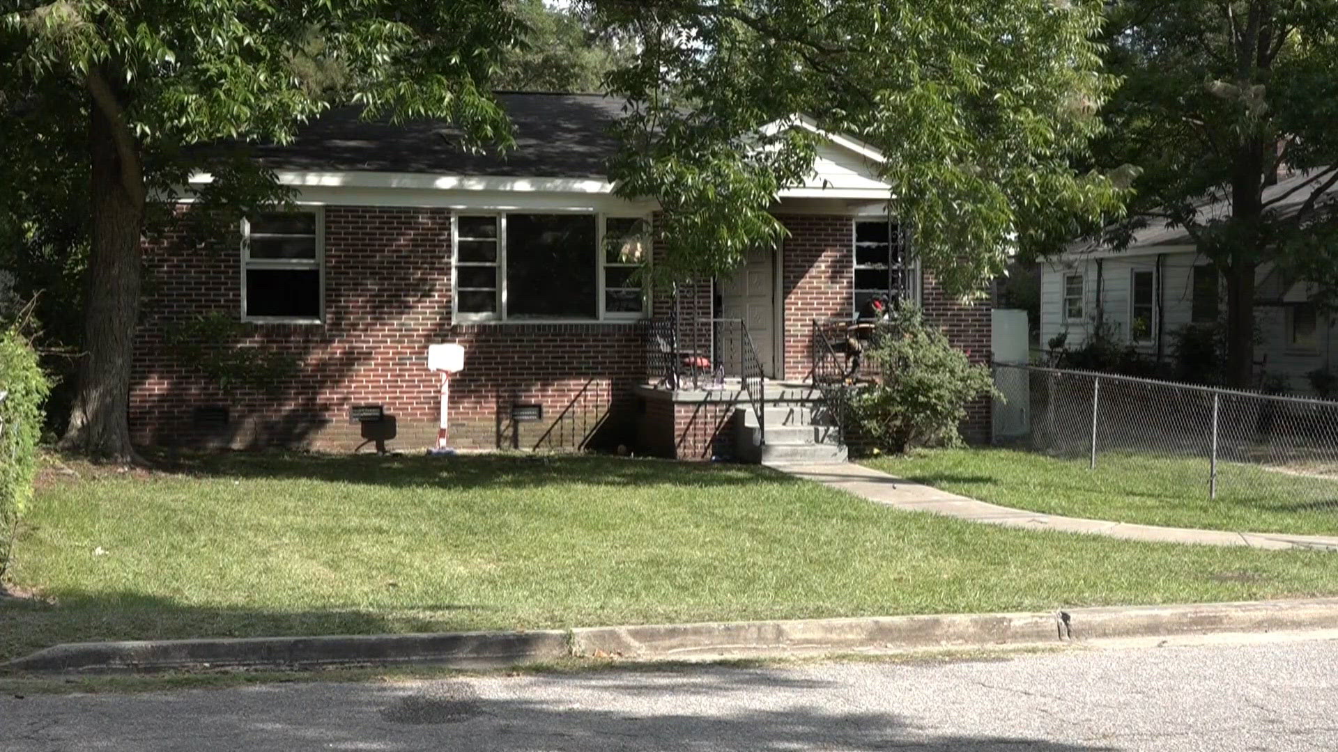 Mom behind bars after children, home alone, burned in house fire